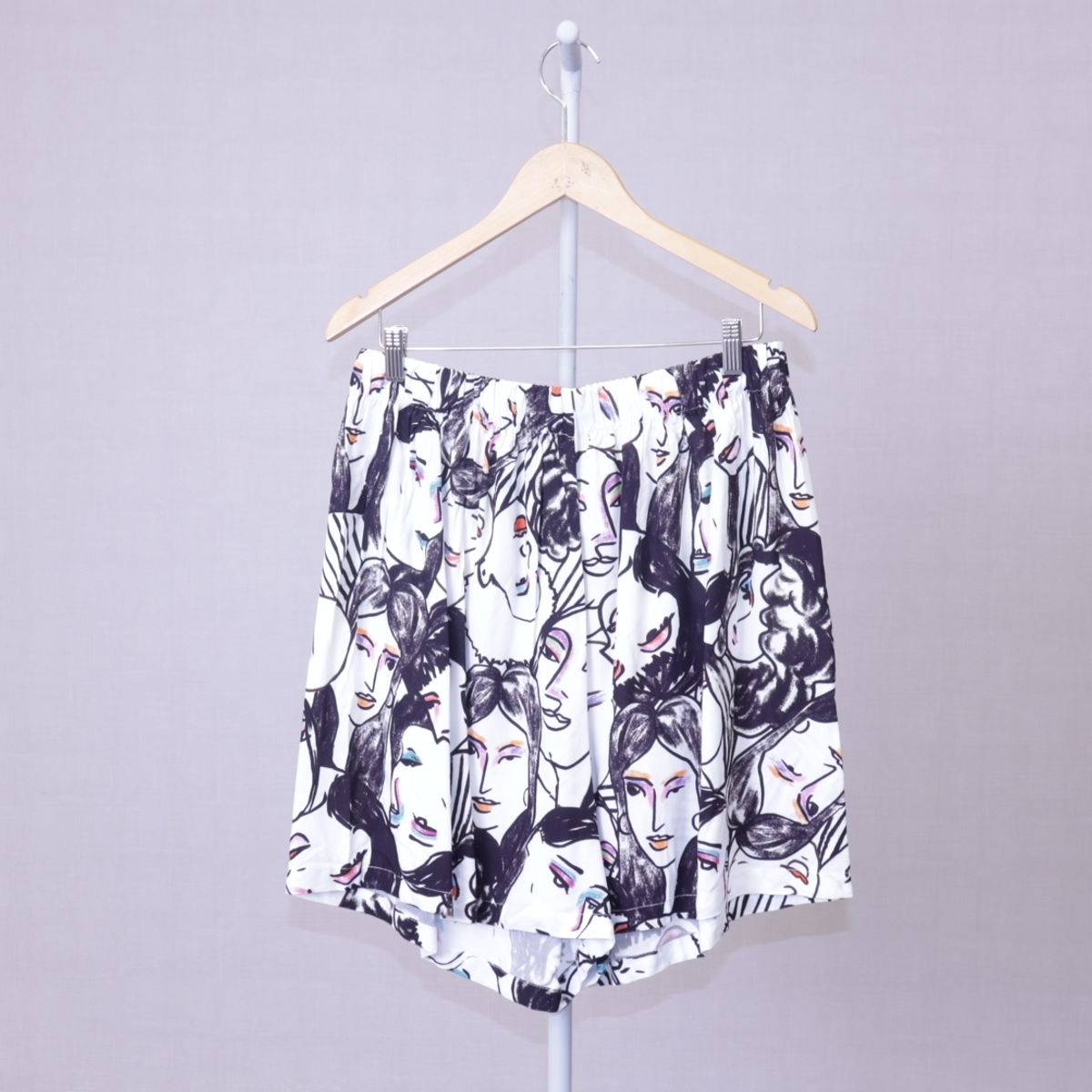 Short Branco e Preto Calma | Shorts Feminino Calma Nunca Usado 84913577 ...