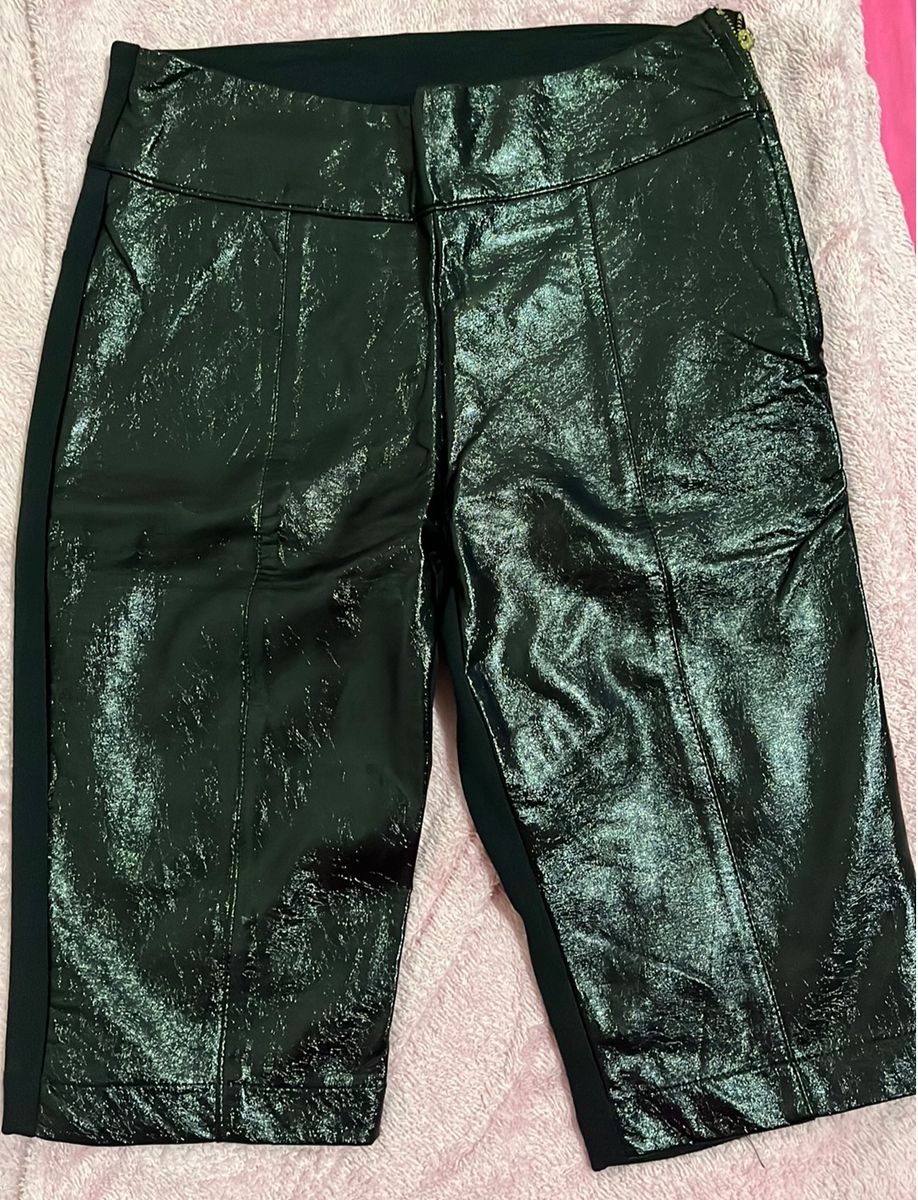 Short Long Vinil Na Frente Preto - Tam P | Shorts Feminino Usado ...