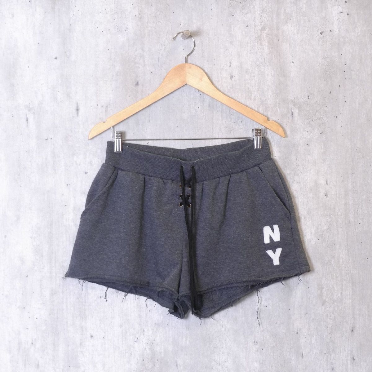 Shorts Cinza Escuro Renner | Shorts Feminino Renner Usado 68140252 | enjoei