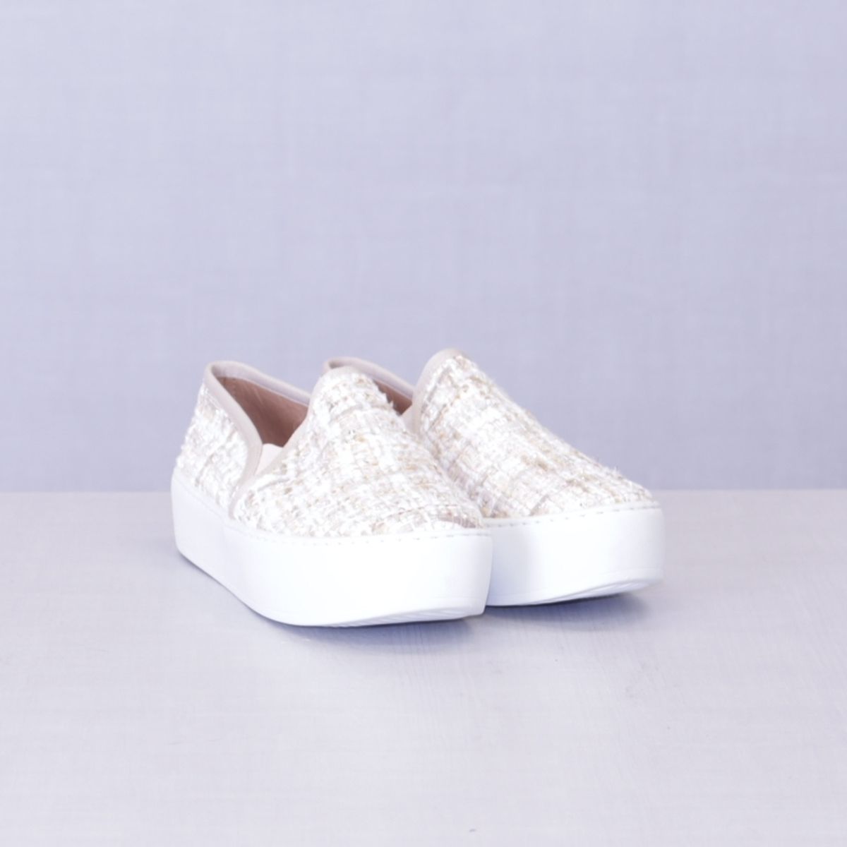 Slip On Branco e Bege Tweed Corello | Tênis Feminino Corello Nunca Usado 85158907 | enjoei
