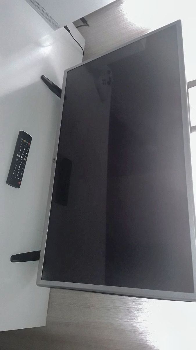 Smart Tv 32 Polegadas com Pezinho e Controle. | TV e Display Lg Usado ...