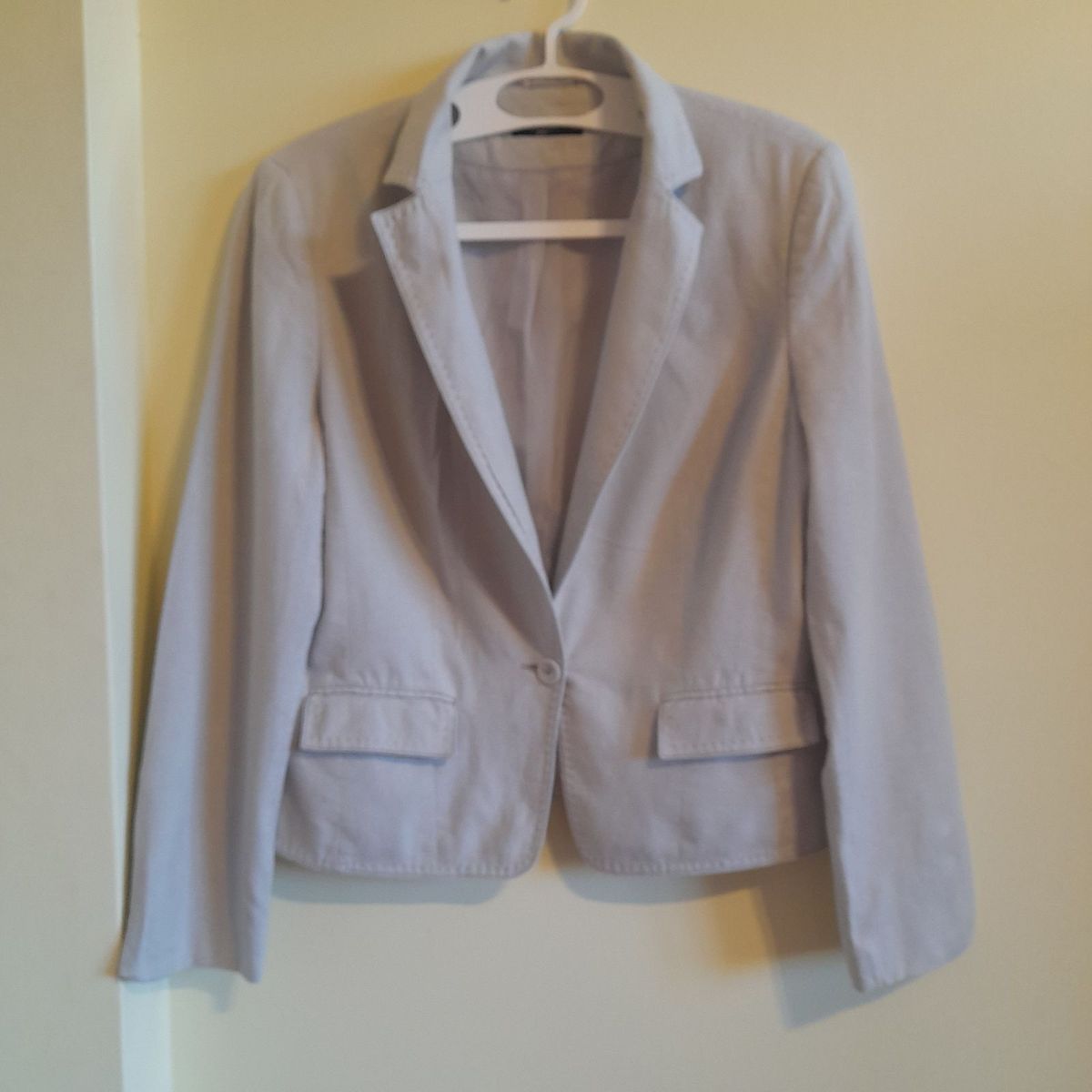 Spencer Linho e Viscose Tom Gelo | Terno Feminino Yessica Usado ...