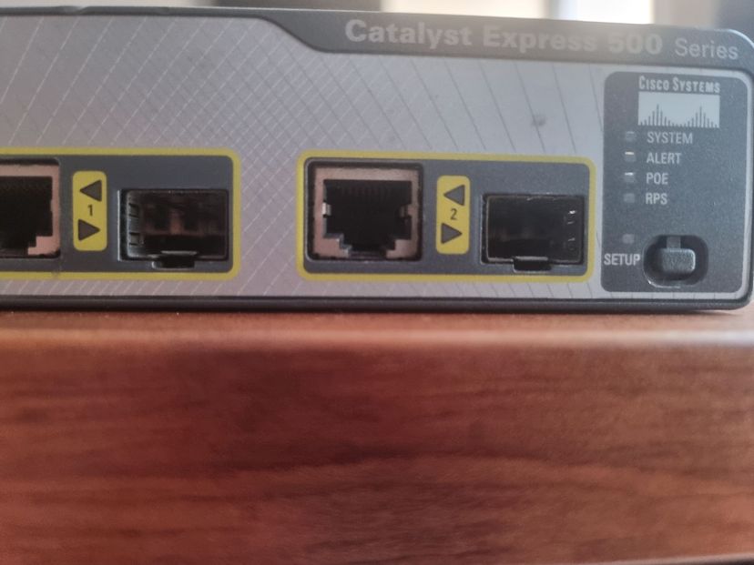 Switch Cisco Catalyst Express 24p | Item Info & Eletro Cisco Usado ...