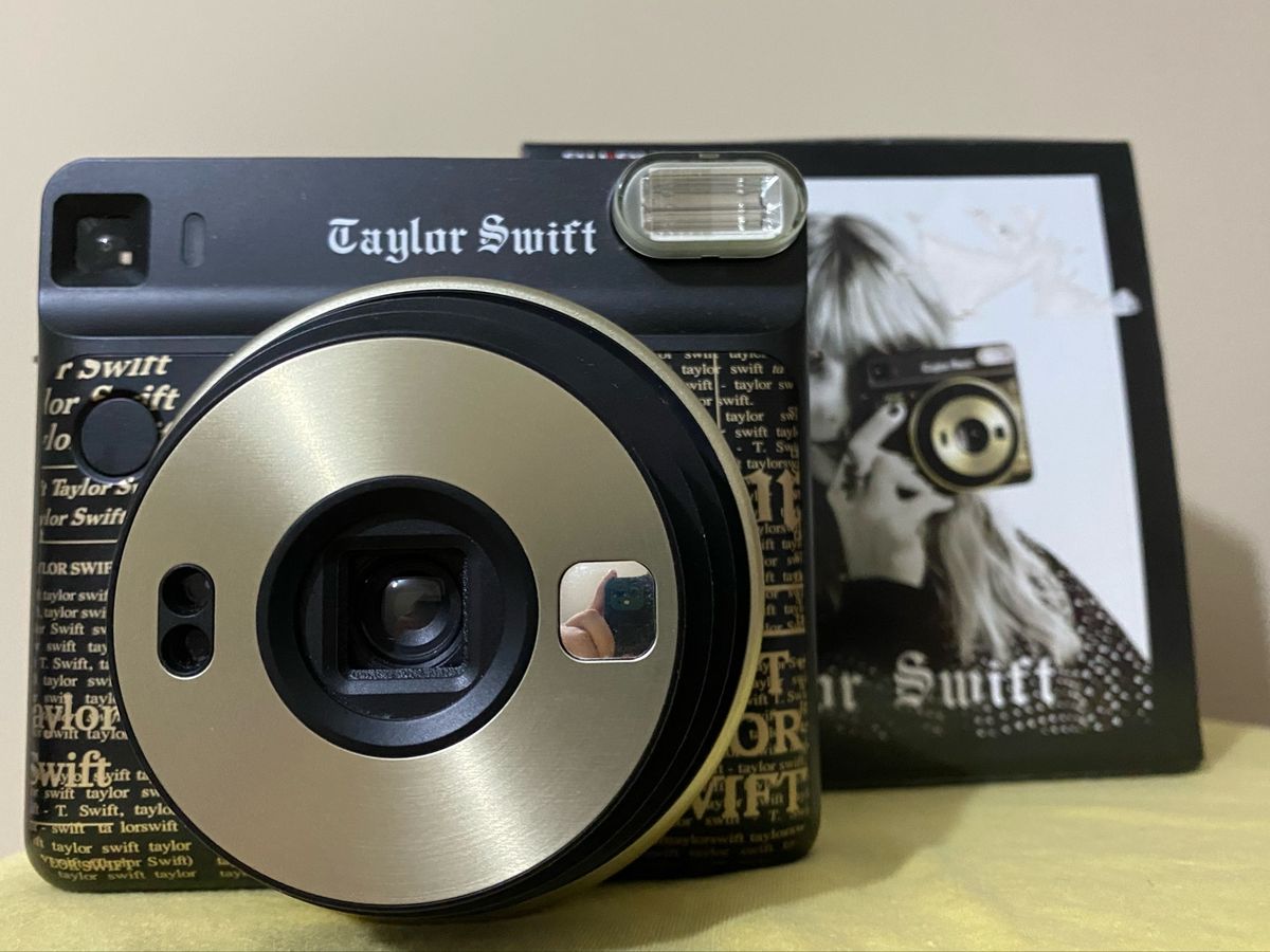 Taylor Swift Camera - Usada | Item de Música Taylor Usado 50808484 | enjoei