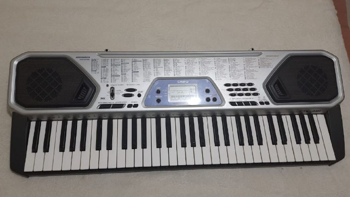 Teclado Casio + Fonte | Item de Música Casio Usado 74895005 | enjoei