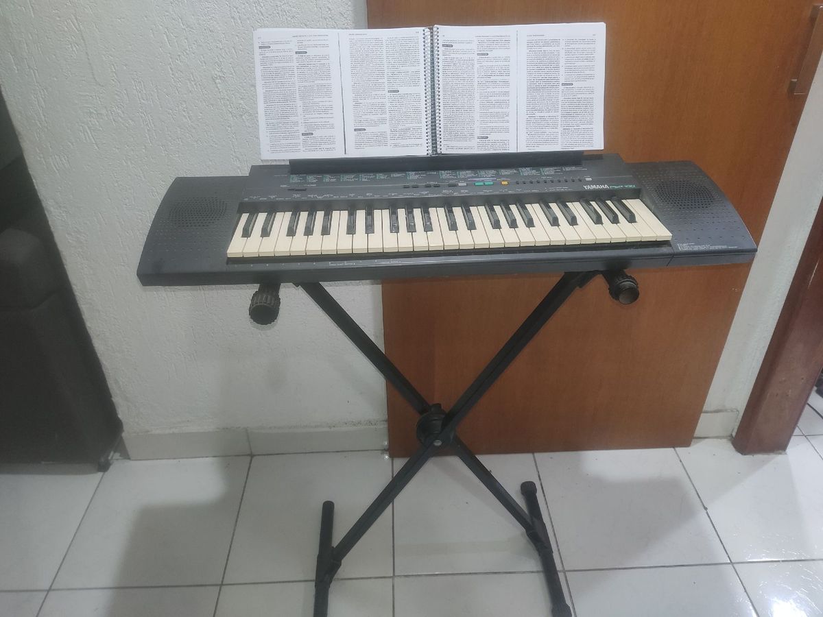 Teclado Yamaha Psr-100 com Pedestal Ajustavel e Suporte de Partitura ...