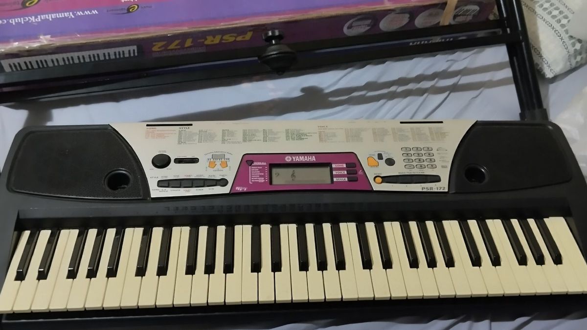 Teclado Yamaha Psr 172 12w, Semi Novo e Já Vai com Suporte Teclado ...