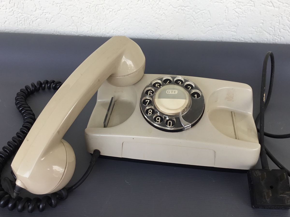 Telefone Antigo de Disco Funcionando | Item de Decoração Gte Usado ...