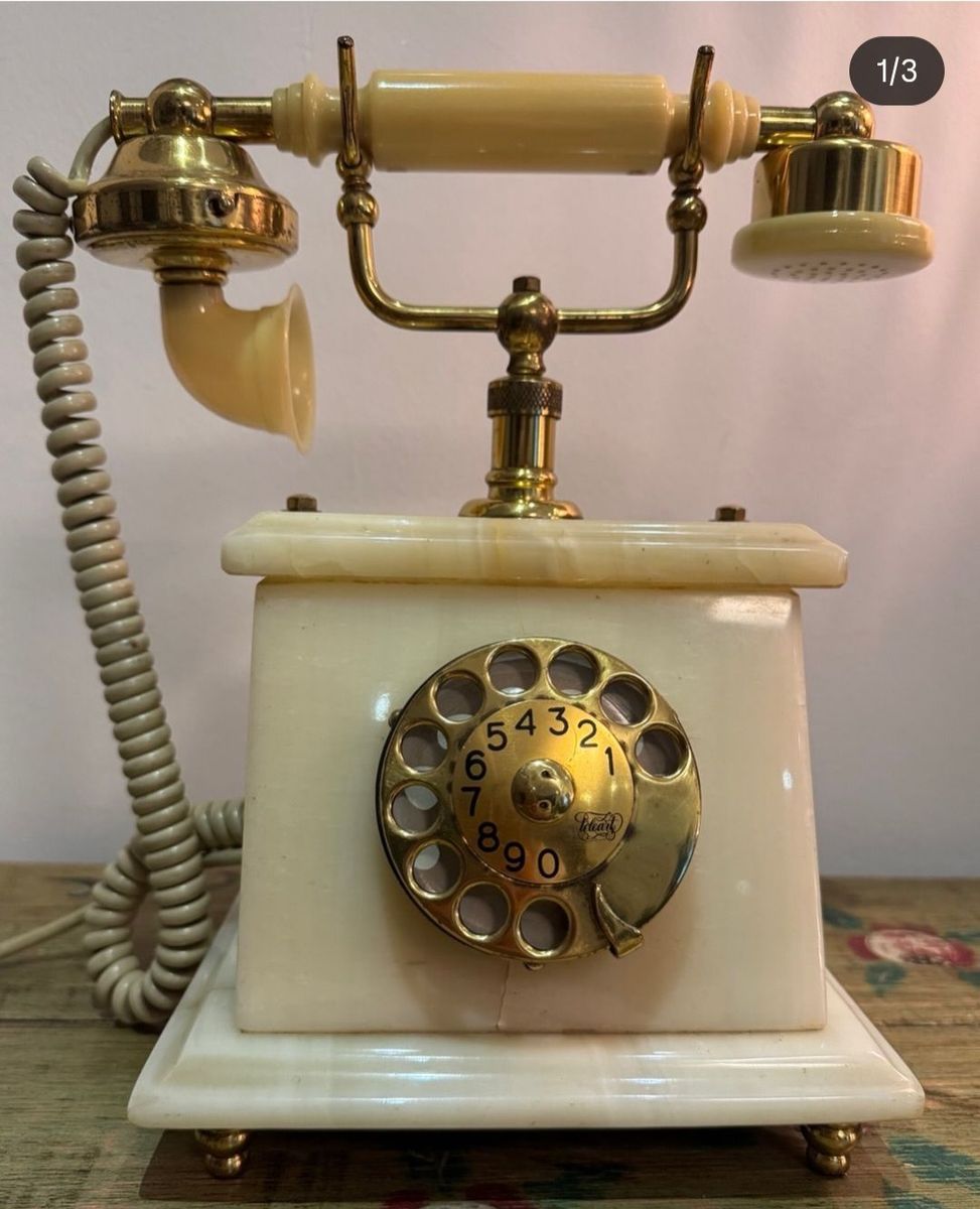 Telefone de Disco Antigo, Elegante e Charmoso. Combinação Perfeita de ...
