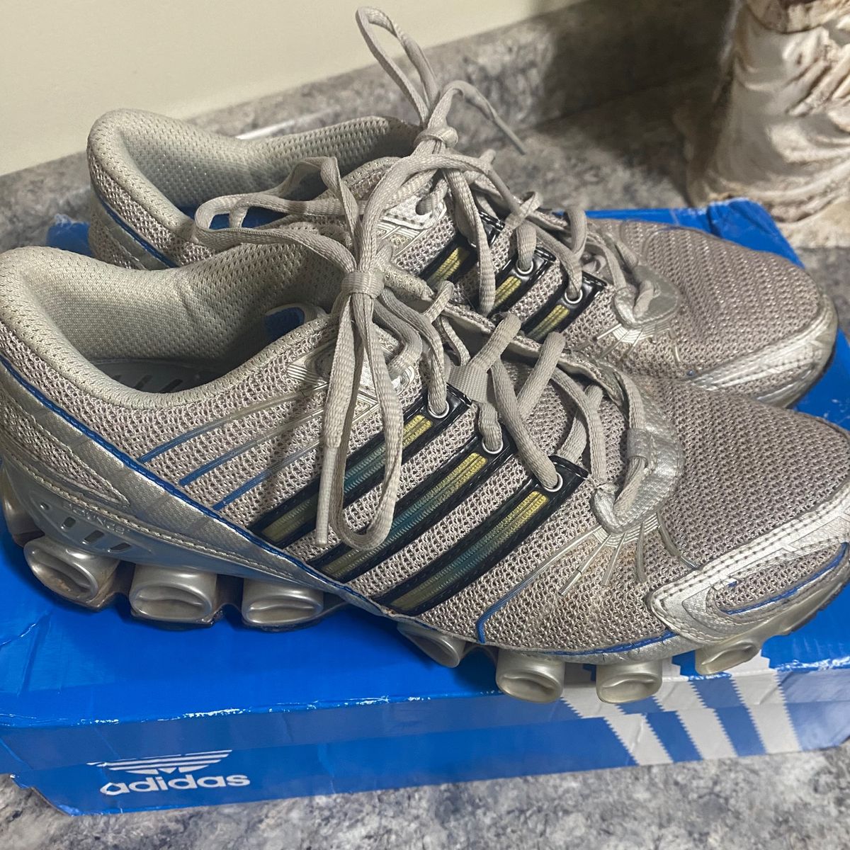 Tênis Adidas Bounce 12 Pinos Antigo | Tênis Feminino Adidas Usado 83831088 | enjoei