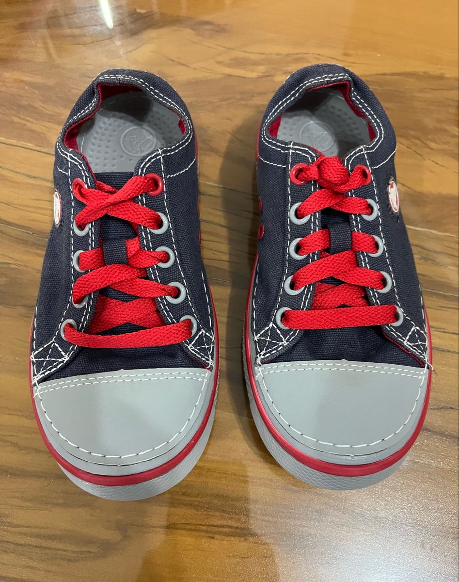 Tênis Crocs | Calçado Infantil para Meninos Crocs Usado 78550295 | enjoei