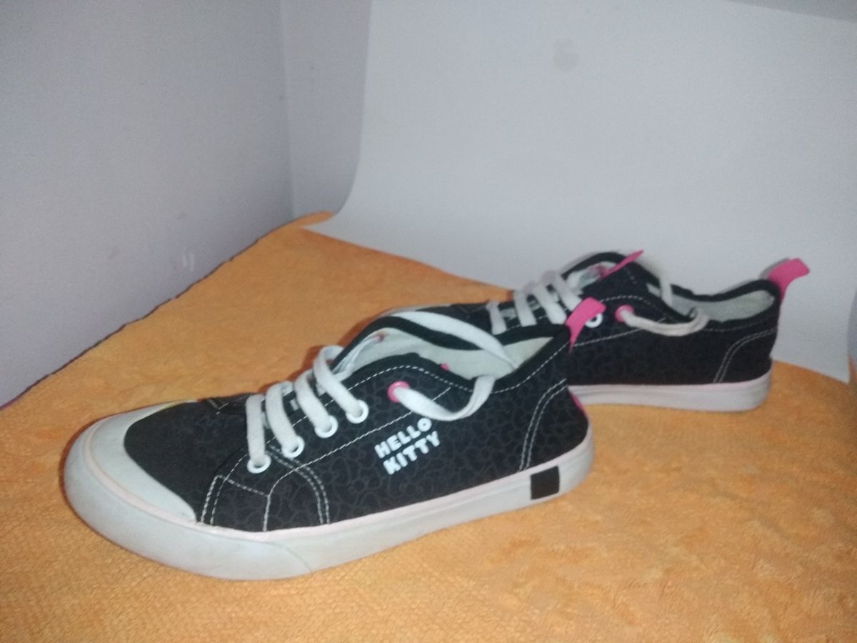 Tenis Hello Kitty Preto Branco Tamanho 35 | Tênis Feminino Usado ...