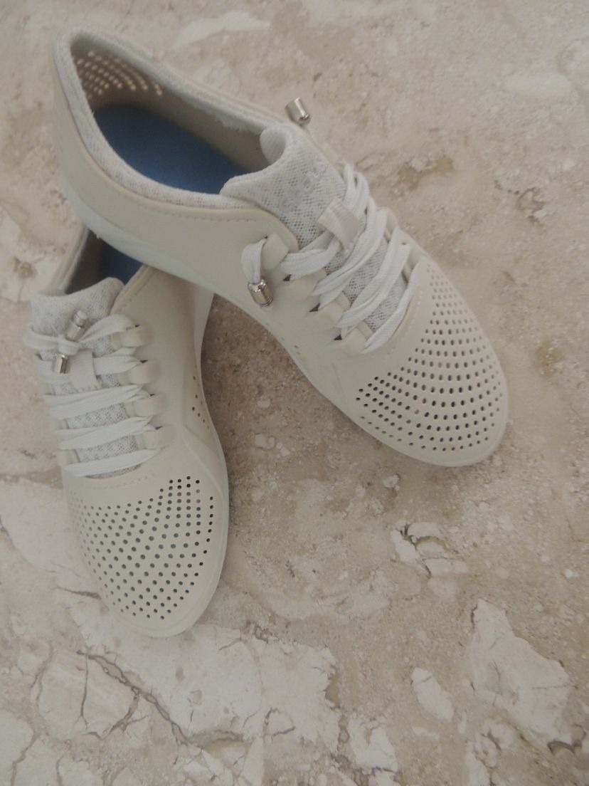 Tênis Modelo Keds da Marca Crocs Na Cor Bege, Entressola em Espuma ...