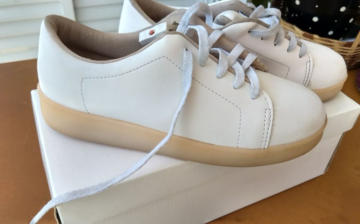 Tenis Que Acende | Calçado Infantil para Meninas Molequinha Usado ...