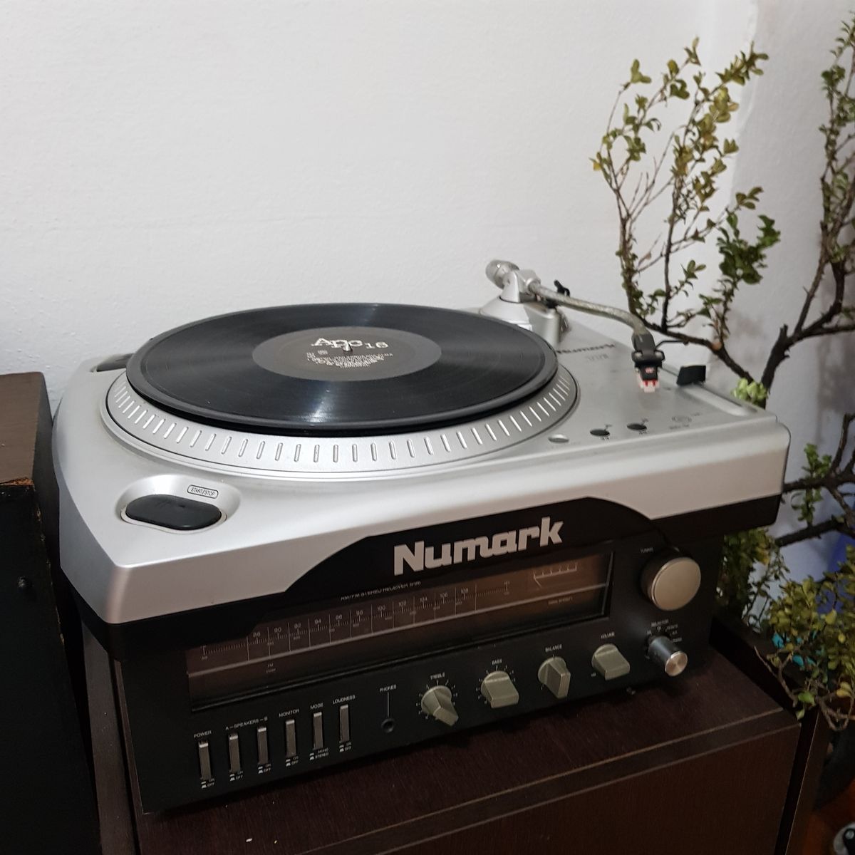 Toca Disco Numark Tt Usb Amplificado Prata Completo | Item de Música ...