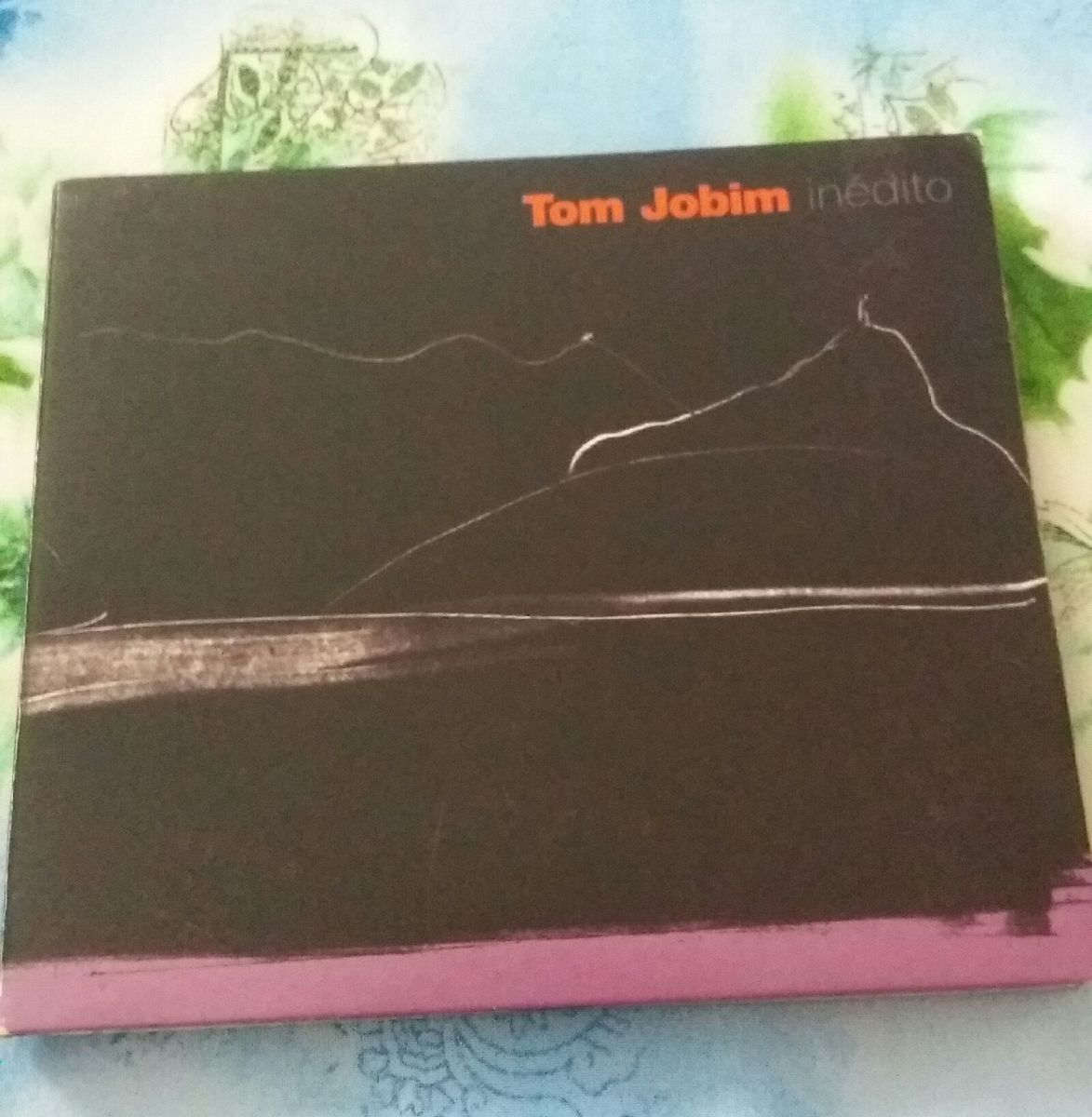 Tom Jobim . Cd Tom Jobim : Inédito . | Item de Música Siga A Lcd Usado ...