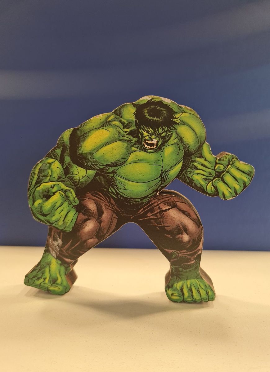 Totem/display do Hulk | Item de Decoração Usado 105279129 | enjoei