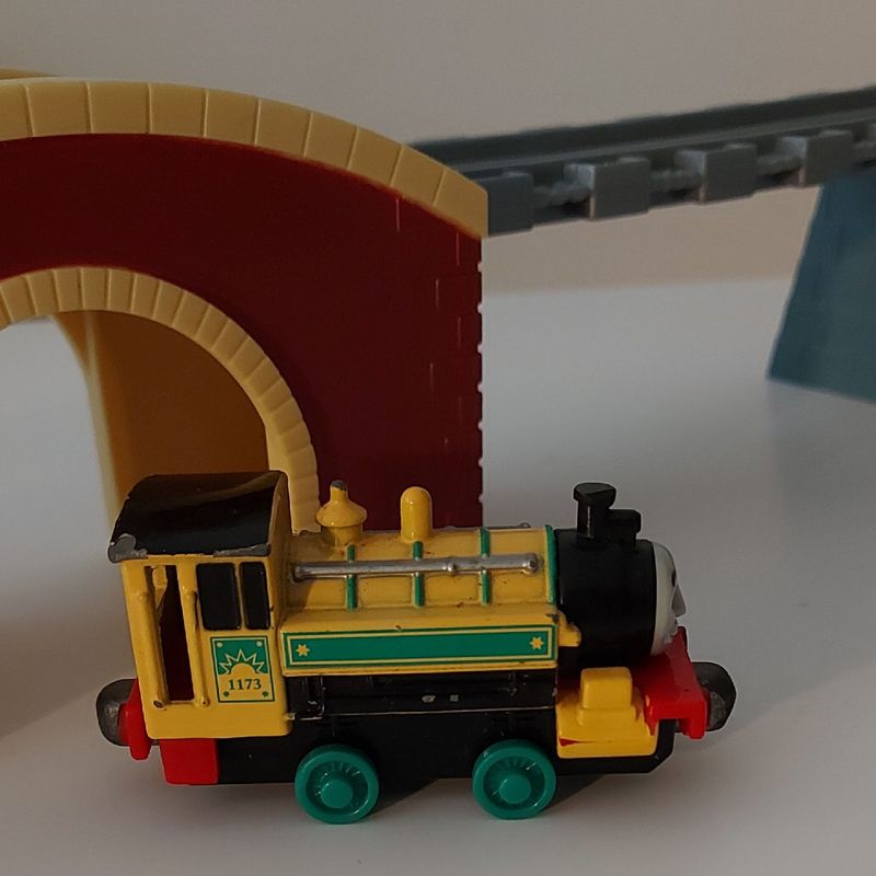 Thomas And Friends Victor Yellow