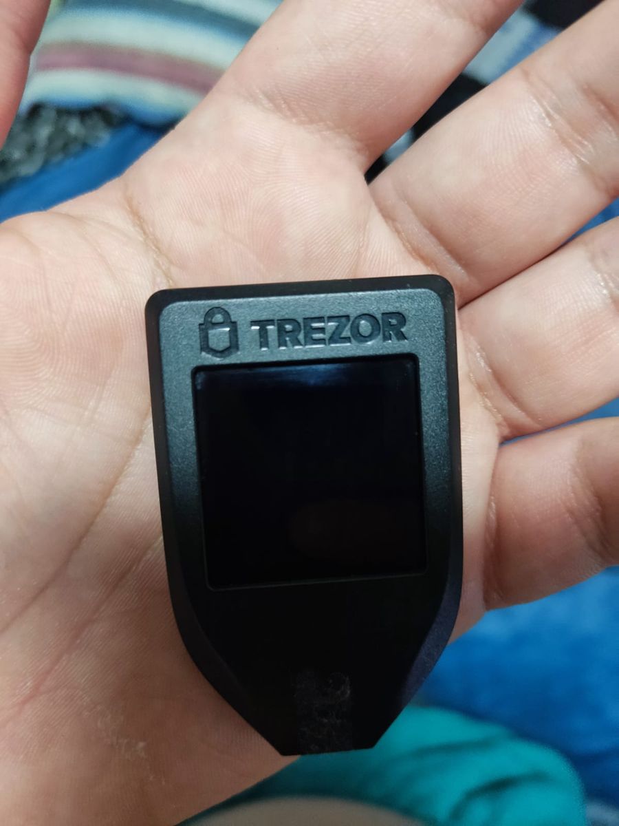 Trezor T - Hardwallet | Item Info & Eletro Trezor Usado 73526411 | enjoei