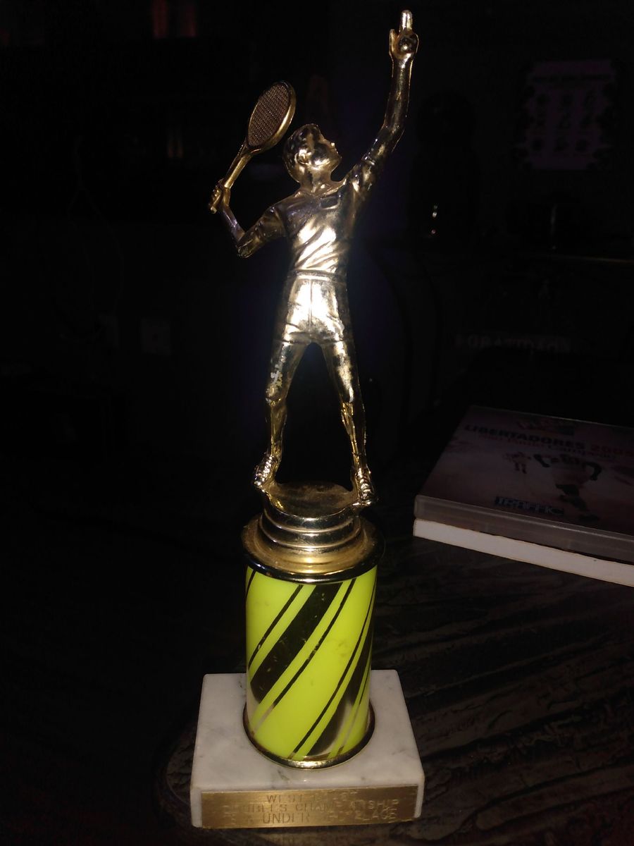 Troféu Antigo de Campeonato de Tênis Anos 80 | Roupa Esportiva ...