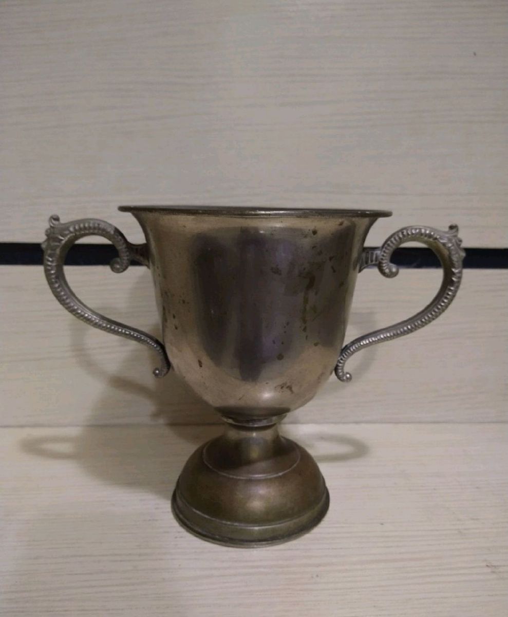 Trofeu Antigo em Bronze | Móvel de Antiquário Usado 55060664 | enjoei