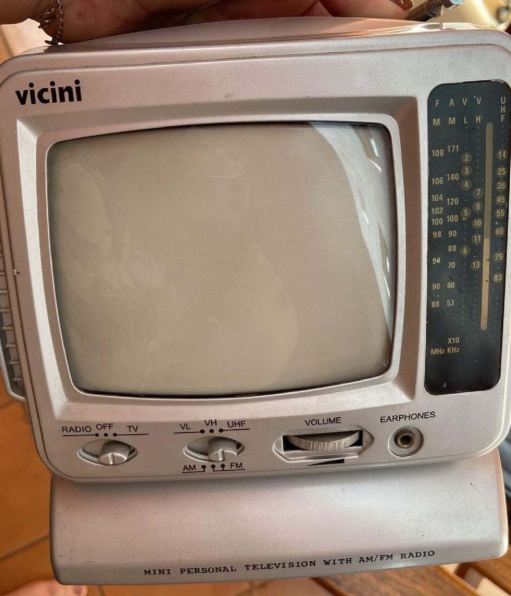 Tv de 5 Polegadas,preto e Branco, com Rádio | TV e Display Vicini Usado ...