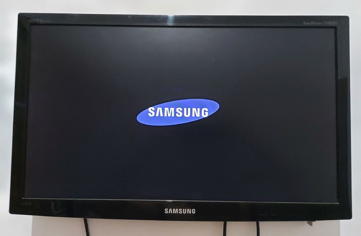 Tv Monitor 24 Polegadas Funcionando Perfeitamente | Móvel Tv Monitor ...