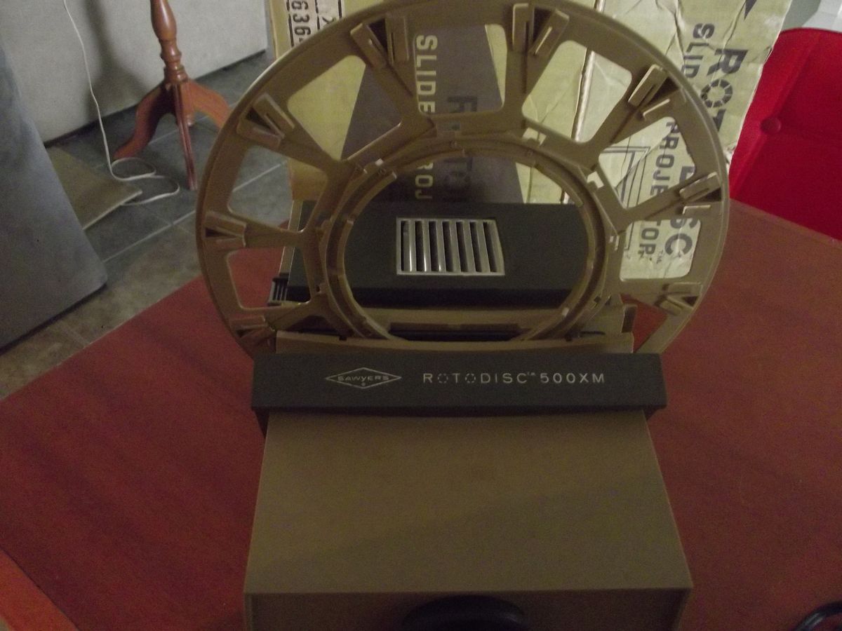 Vendo Retro Projetor Slide Antigo Funcionando | Lomo Roto Disc Usado ...