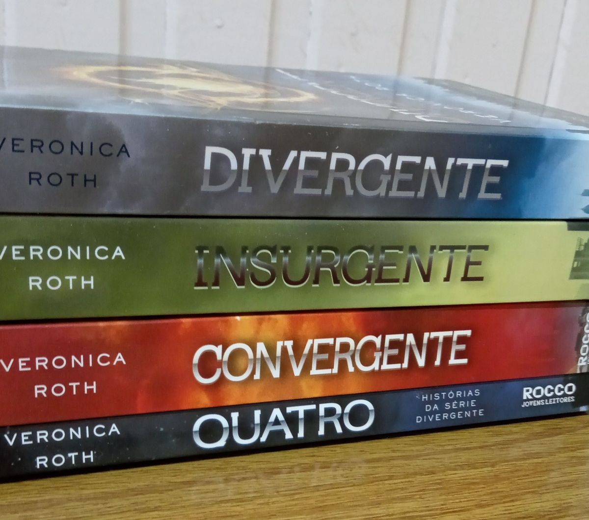 Vendo Trilogia Divergente + Four de Verônica Roth | Livro Editora Rocco ...