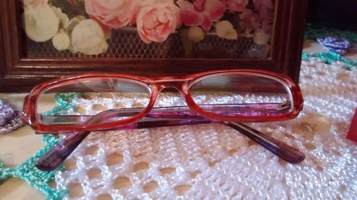 Vermelhinho e Rosinha com Traços Geométricos | Óculos Feminino Usado ...