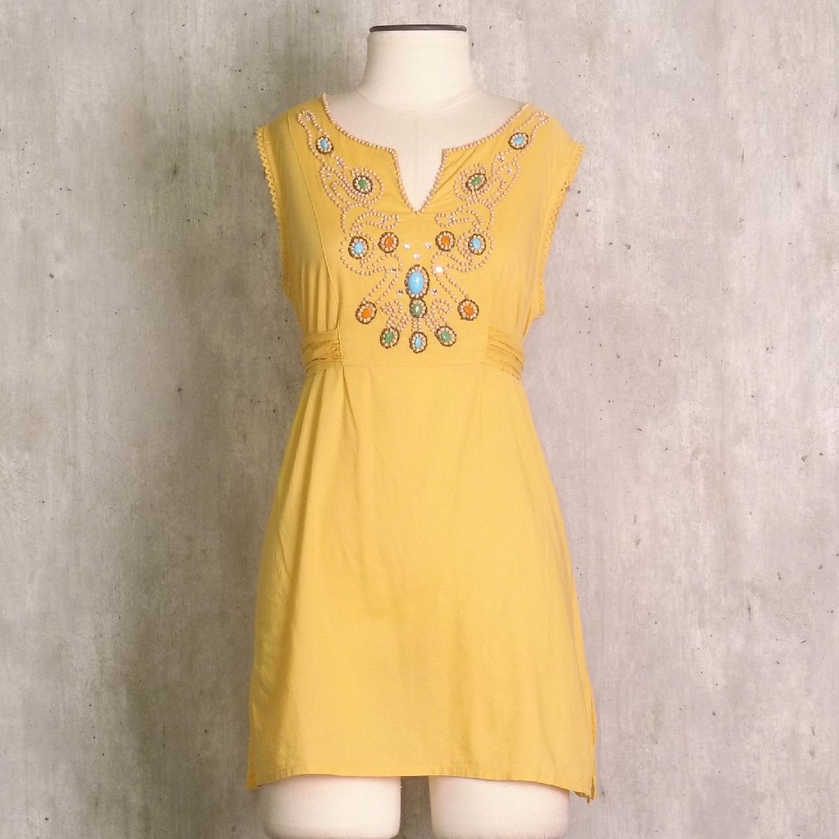 Vestido Amarelo com Pedrarias Anne Kanner | Vestido Feminino Anne ...