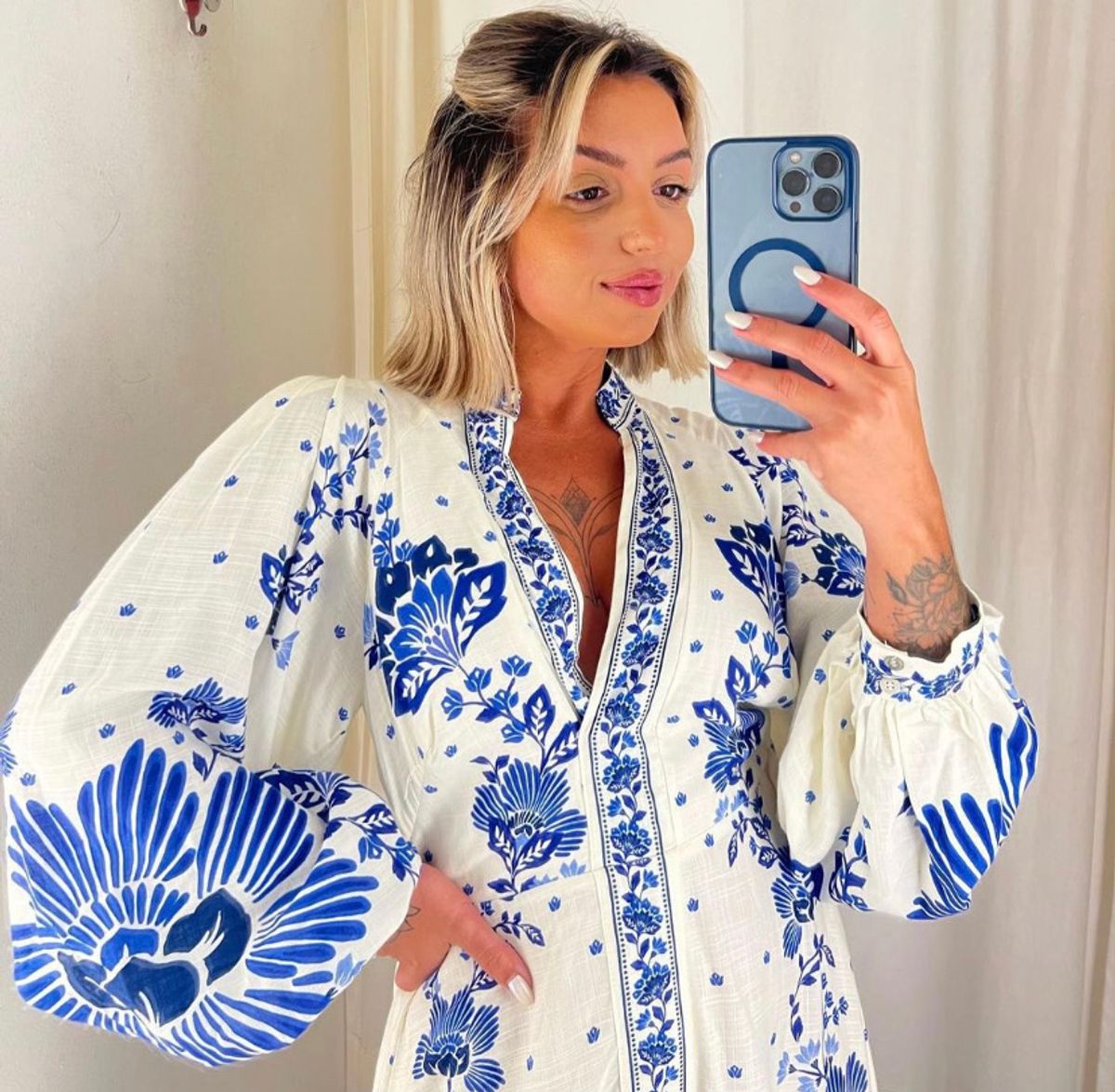 Vestido Farm Engenharia Longo Botões Azul e Branco Manguinhas Bufantes ...