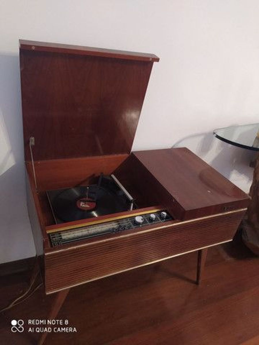 Vitrola Antiga Relíquia Funcionando | Móvel de Antiquário Philips Usado ...