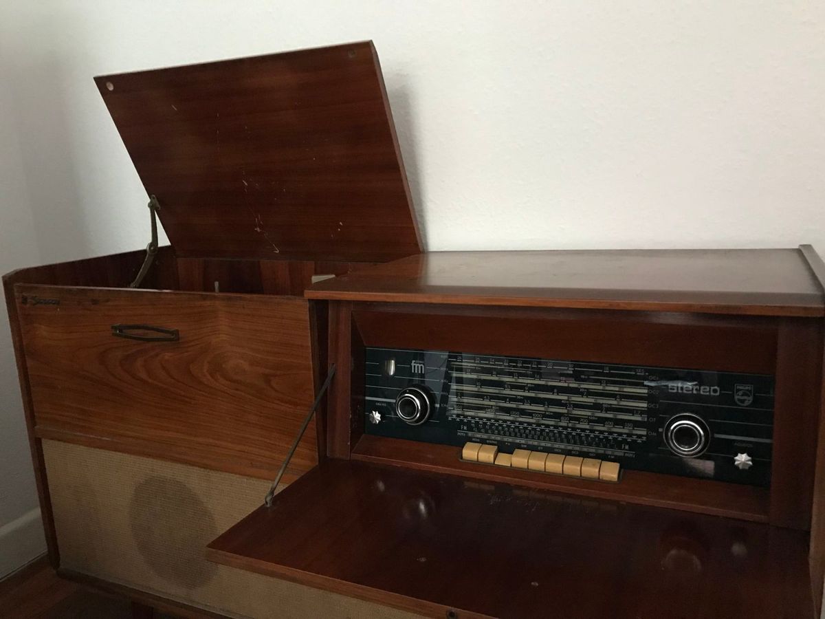 Vitrola Philips Década de 60 | Móvel de Antiquário Philips Usado ...