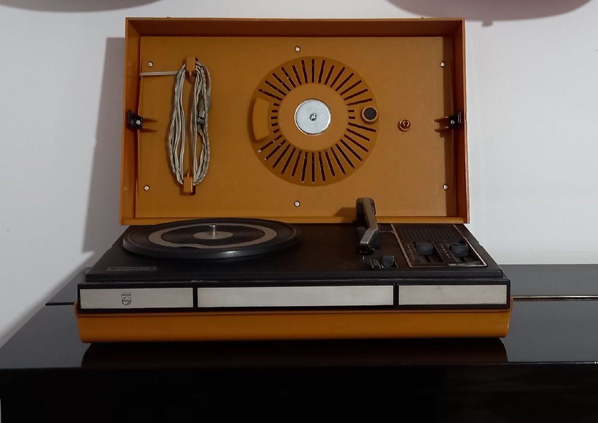 Vitrola Philips | Móvel de Antiquário Philips Usado 74589862 | enjoei