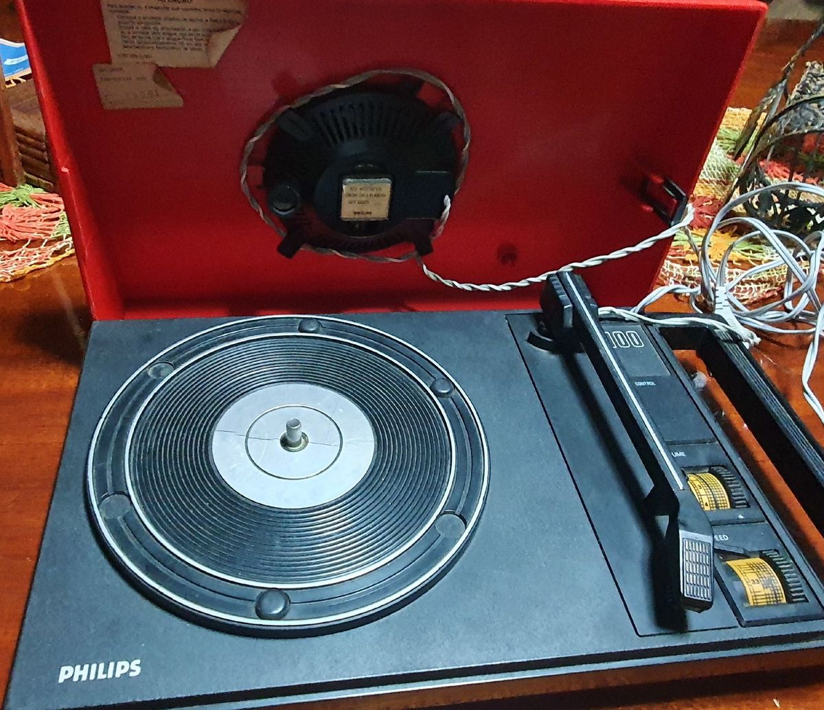 Vitrola Vintage Philips Vermelha | Produto Vintage e Retro Philips ...