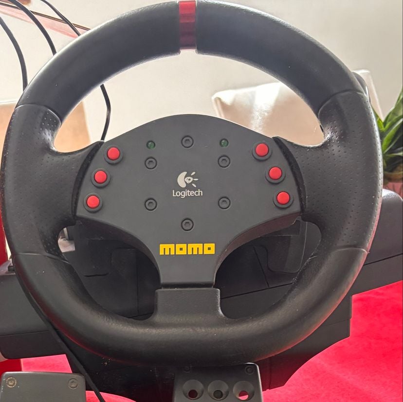 Volante Logitech Momo Racing com Force Feedback - Apenas Pc | Acessório ...