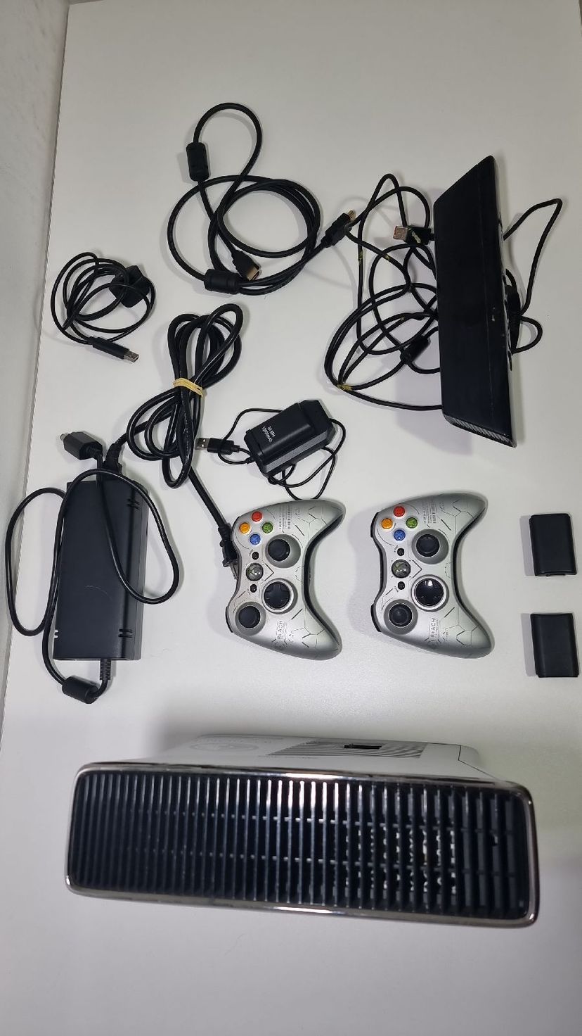 Xbox 360 Slim Halo Reach Edition + Kinectic + 18 Jogos e Muitos ...