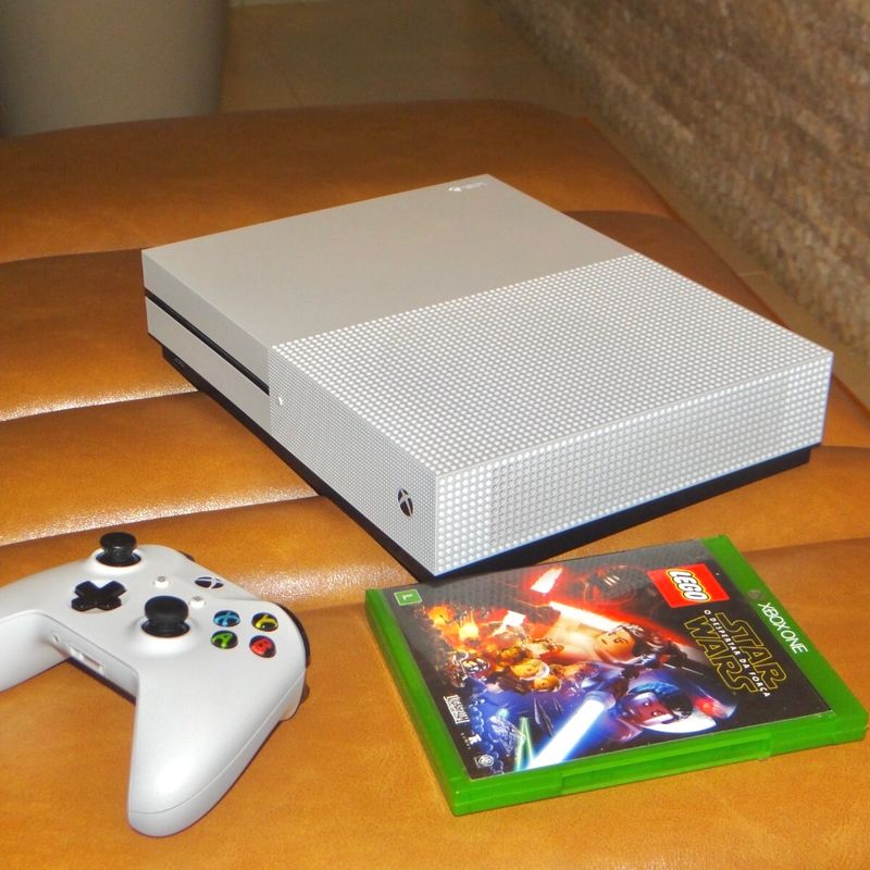 Xbox One S 1tb com Cd Lego Star Wars Usado 99886661 enjoei