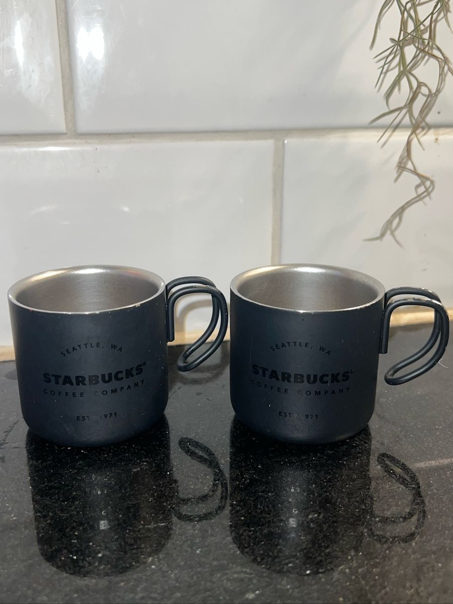 Xícaras em Aço Inox Starbucks | Móvel de Cozinha Starbucks Usado ...